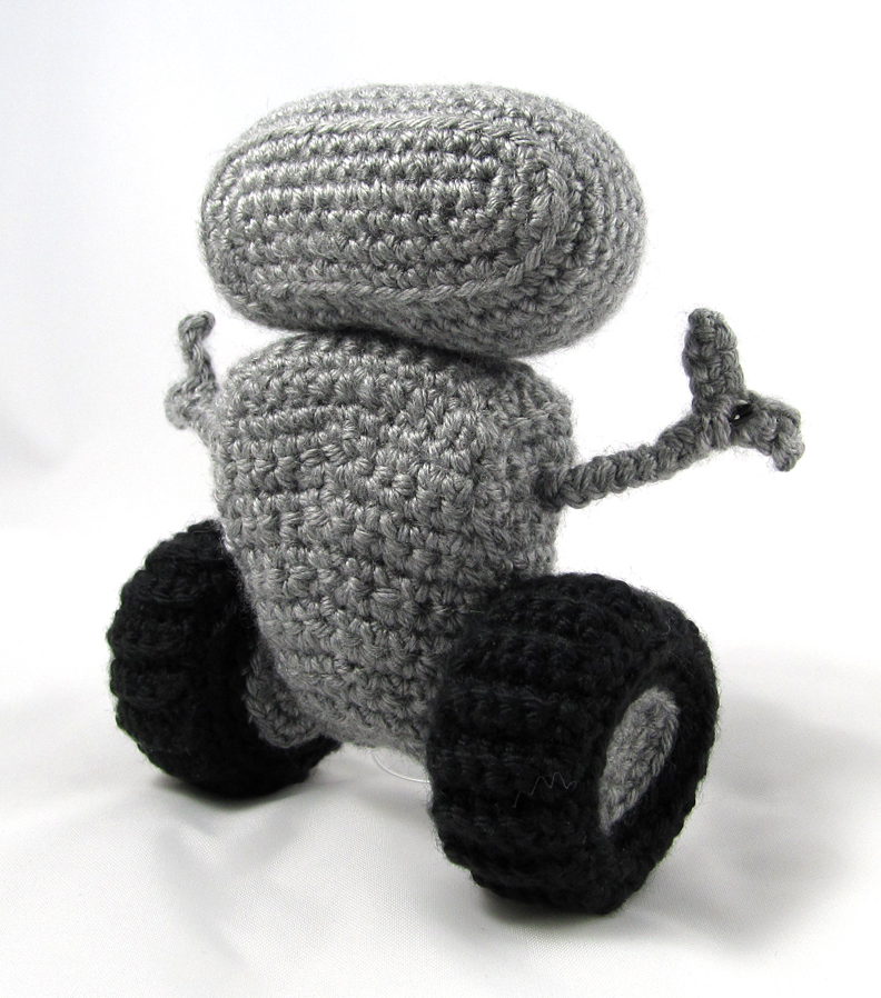 Cuddly Robot Crochet Pattern | Squirrel Picnic