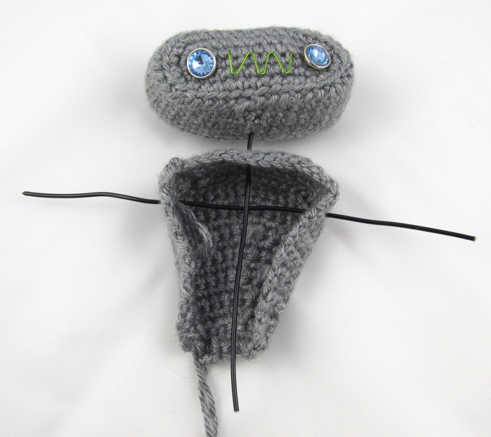 Cuddly Robot Crochet Pattern | Squirrel Picnic