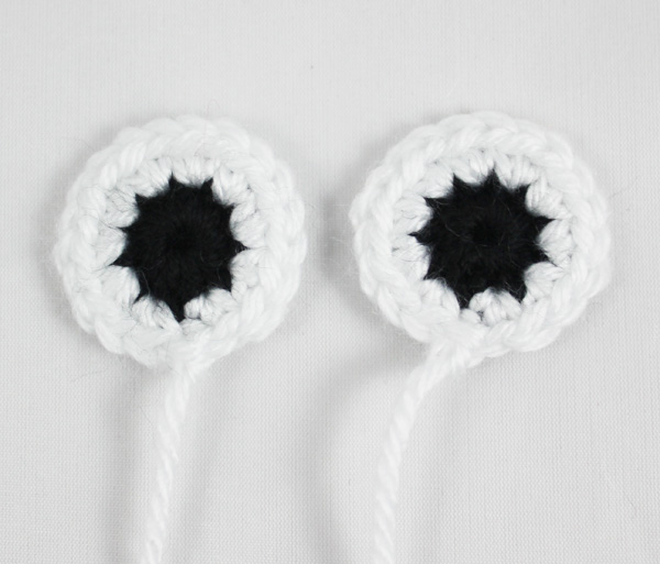 How to Add Faces to Amigurumi: Crochet Eyes and Eyelids | Squirrel Picnic